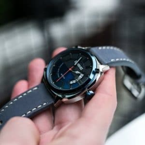 Alpha DMC watch : Retour vers le passé, nom de Zeus ! - AUTOMOTIV PRESS