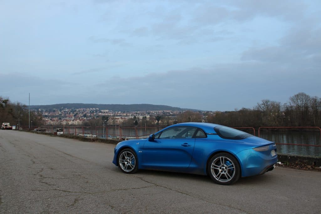 Essai Alpine A110 Pure : Entre daily drive et circuit, accord parfait ...