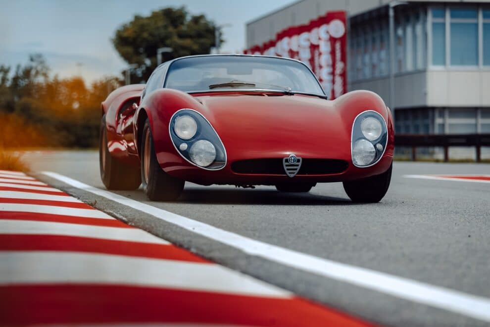 Alfa Romeo 33 Stradale, passage de témoin manifeste - AUTOMOTIV PRESS